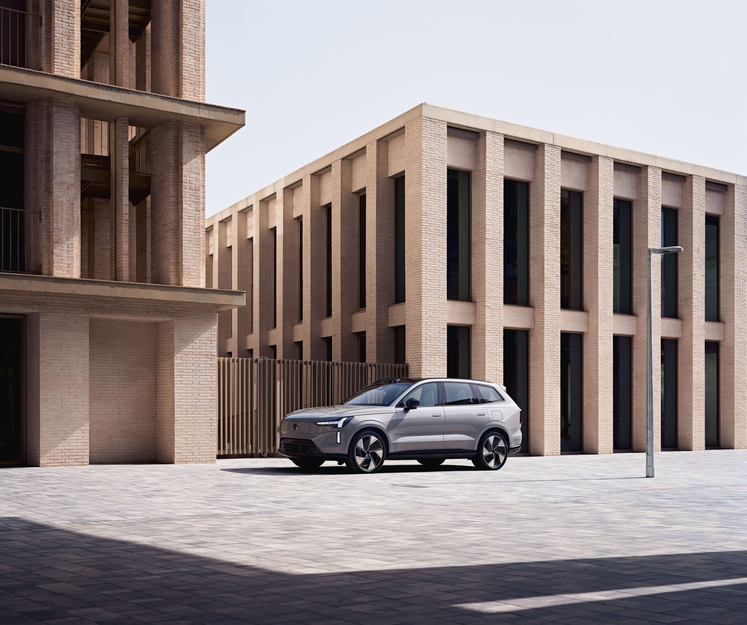 Новий електричний флагман Volvo EX90 уже в Україні ⚡️ Свіжі новини про ...